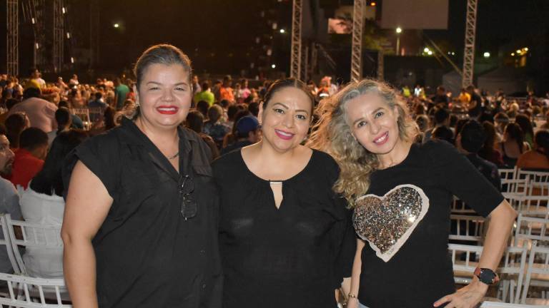 Disfrutan sinaloenses del concierto del adiós de OV7