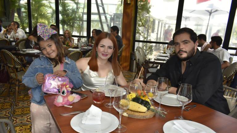 El maestro taquero Héctor Beltrán recibe homenaje de Cayenna