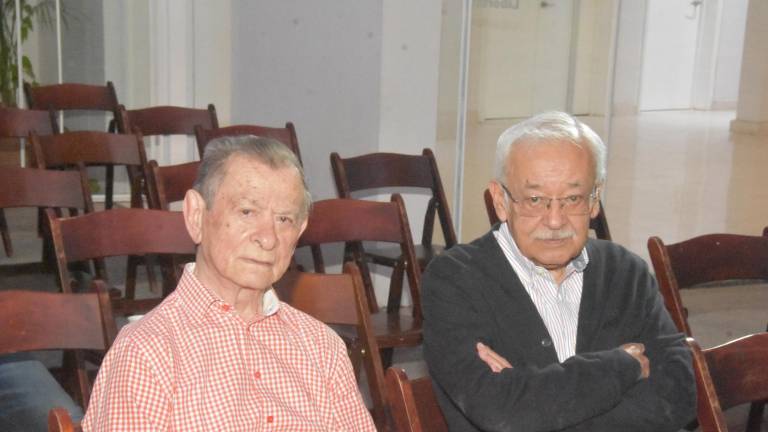 Reflexionan sobre política junto a Denisse Dresser