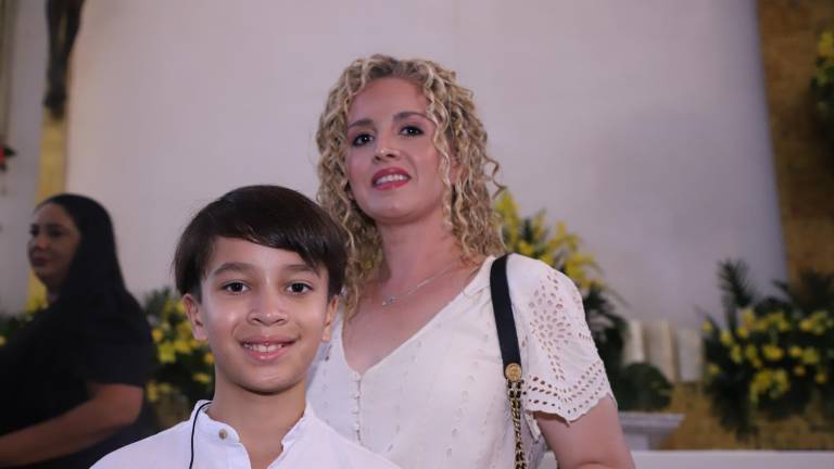 Confirman 54 niños su fe en Cristo
