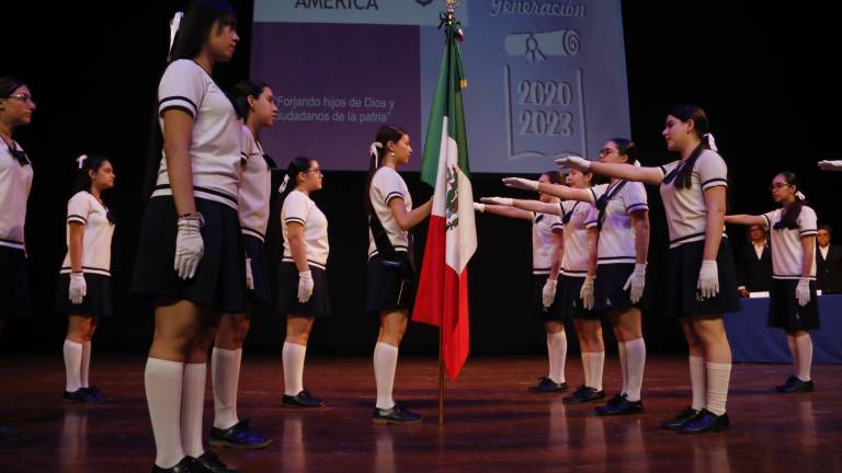 Alumnos del Instituto América dicen adiós a la secundaria