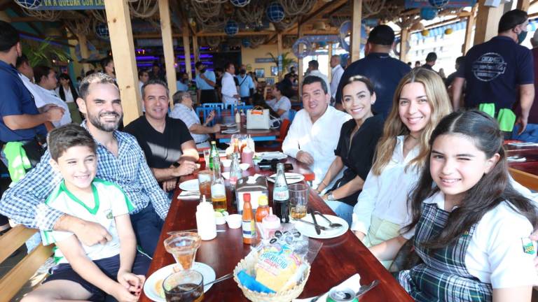 Se inaugura El Muchacho Alegre en la Zona Dorada de Mazatlán