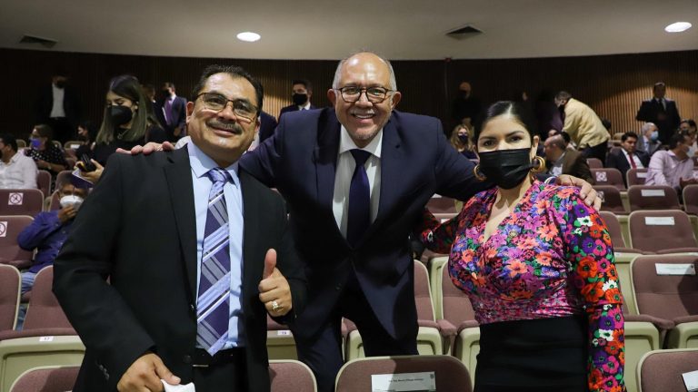 Acompañan a Rubén Rocha Moya, Gobernador de Sinaloa, familia, amigos y ...