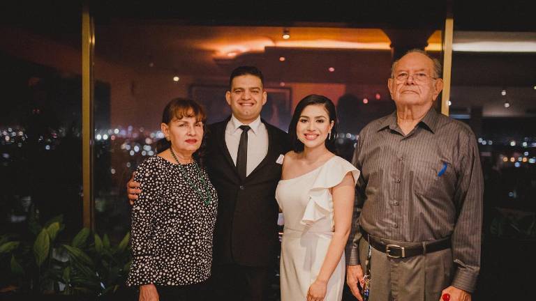 Anuncian su compromiso Alison Beltrán y Joshua Ochoa