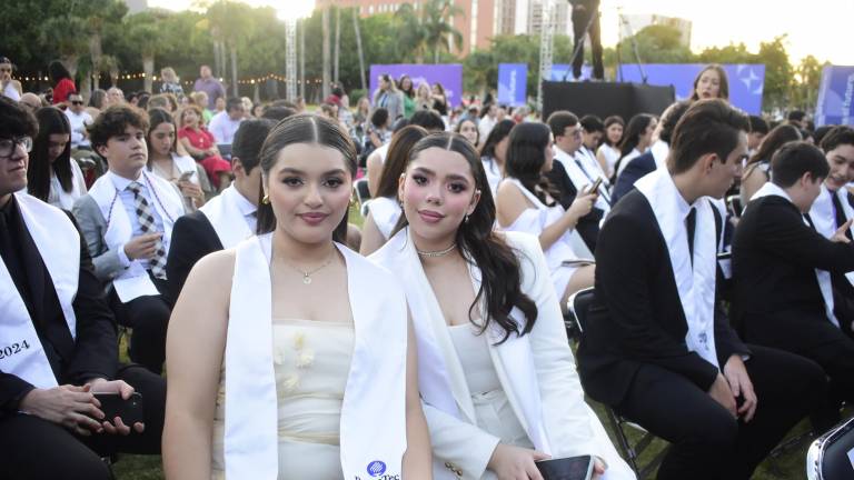 Culminan exitosos su etapa como estudiantes de preparatoria