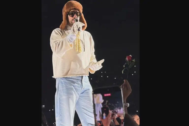 Bad Bunny rinde homenaje a Yeison Jiménez en Medellín