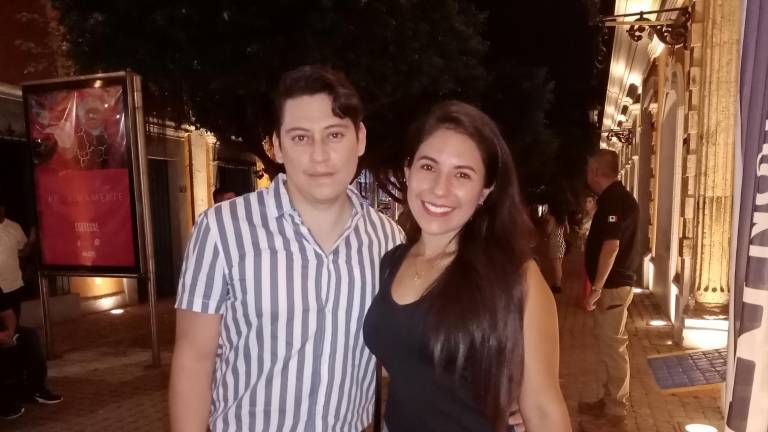 Disfrutan de la puesta en escena D’Mente, con el actor Ari Telch