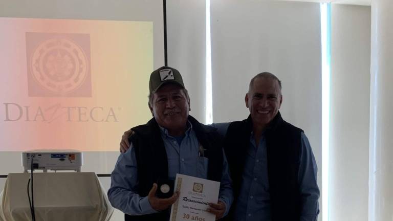 Diazteca reconoce a su personal