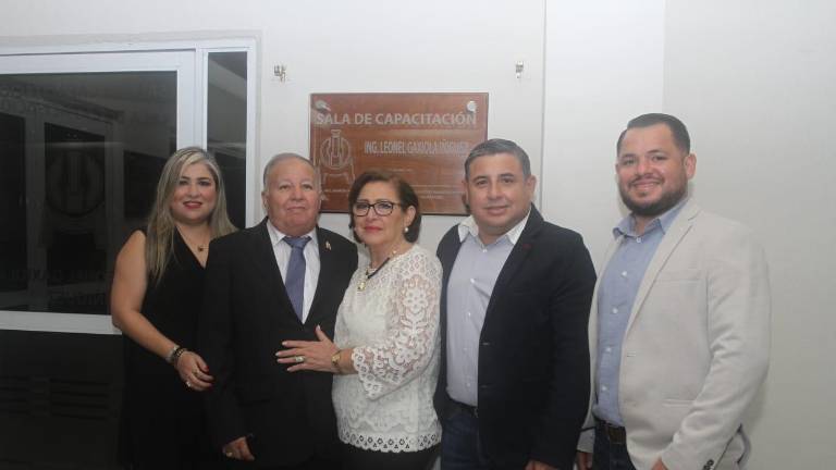 Leonel Gaxiola Íñiguez devela placa en su honor