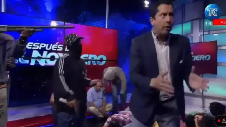 Hombres Encapuchados Y Armados Toman Instalaciones De Tc Televisión En