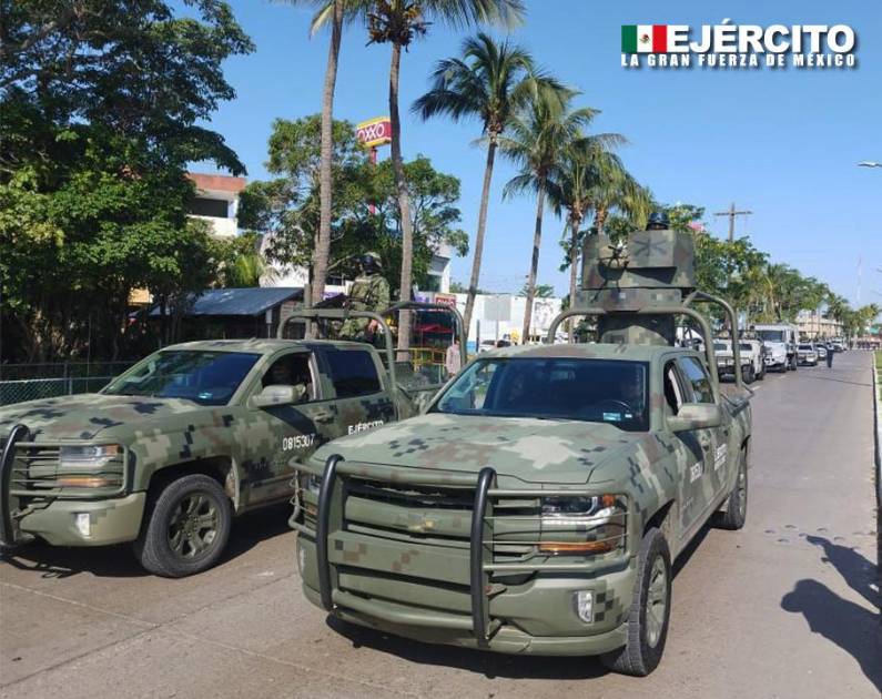 Detienen a 6 personas y aseguran posible droga y armas en Culiacán Detienen a 6 personas y aseguran posible droga y armas en Culiacán