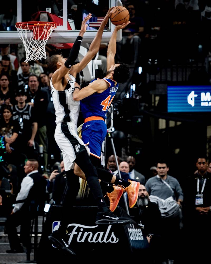 Knicks vencen a Spurs y conquistan su primer título de la NBA en 53 años