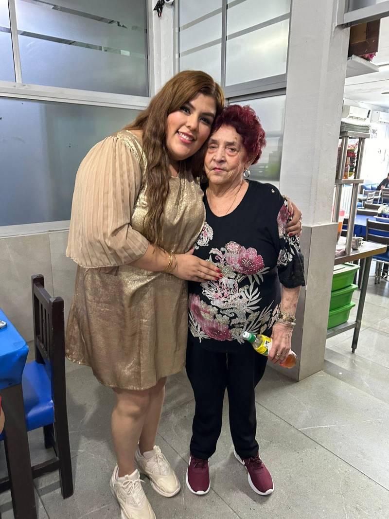 Celebra María Isabel su cumpleaños con su familia
