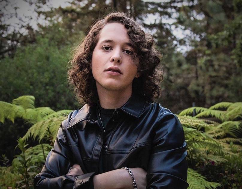 Chucho Rivas le imprime su propio estilo y sentimiento a ‘La gata bajo ...