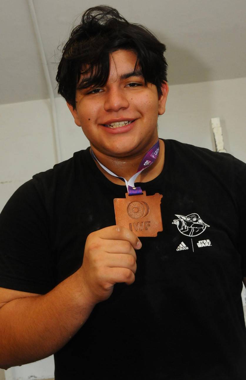 José Meza va por la medalla de oro en halterofilia de los Nacionales Conade