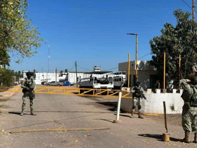 Decomisan armas blancas y celulares en operativo en el penal de Goros II, Ahome
