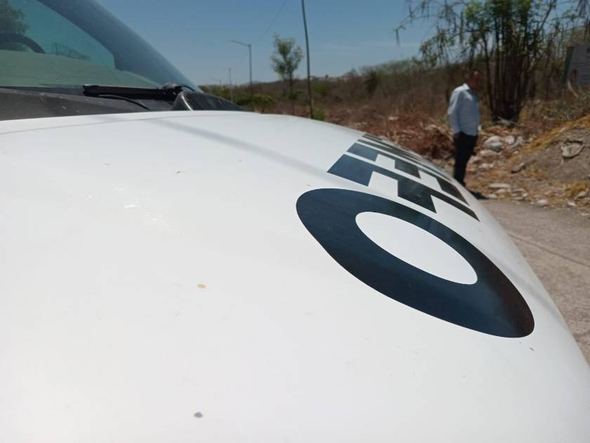 Hallan el cuerpo de un hombre envuelto en cobijas en autopista, en Culiacán