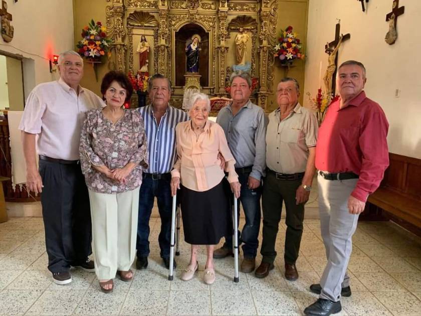 Como un roble, doña Victoria cumple 103 años de vida y con buena salud ...
