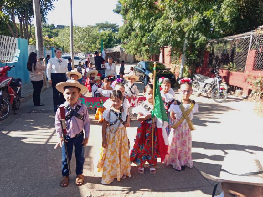 Planteles de la colonia Colosio en Rosario celebran la Revolución Mexicana