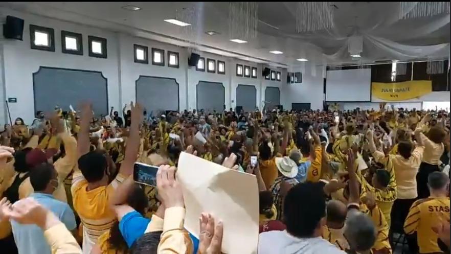 Entre golpes y jaloneos sacan a David Alarid, ex líder, de asamblea del ...