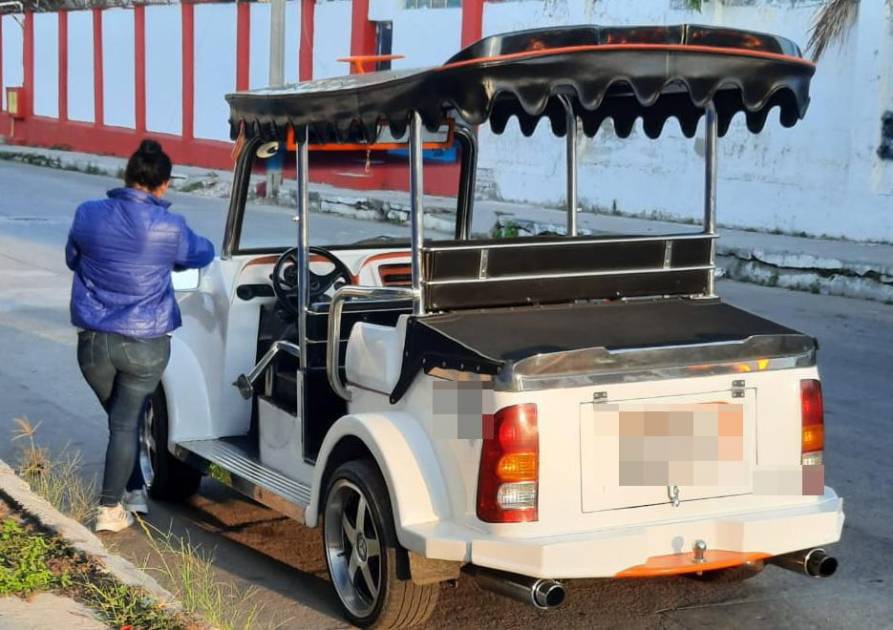 Pulmonía en sentido contrario choca contra automóvil en Mazatlán