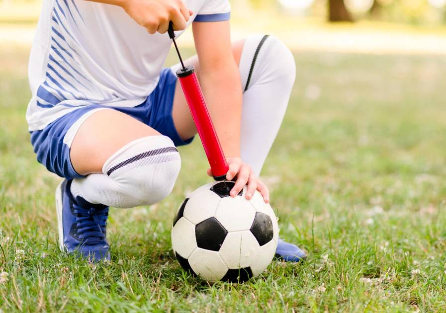 Luis Axel quiere un balón y taquetes de futbol para el Día de Reyes