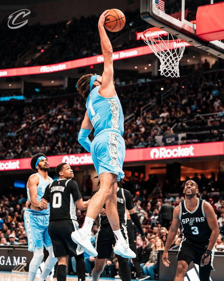 Cavaliers superan a Spurs con exhibición de Allen y Mitchell