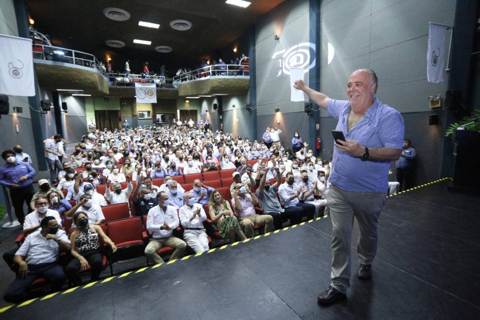 El Cid inicia celebración de 50 años junto a sus colaboradores