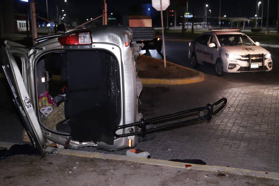 Conductor Choca Provoca Volcadura De Vagoneta Y Se Da A La Fuga En Mazatlán