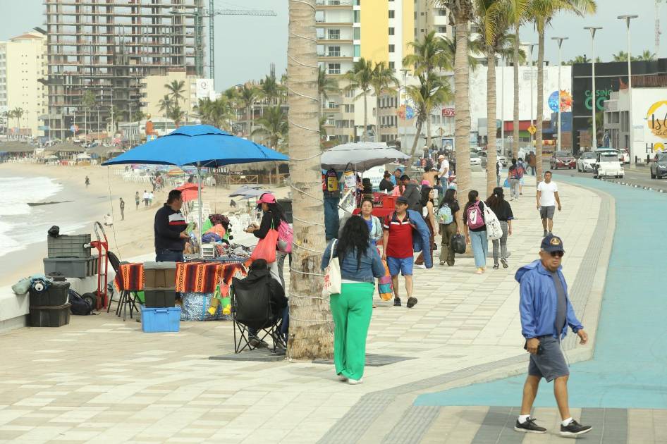En el malecón de Mazatlán, hasta rentan el espacio para el desfile del Carnaval