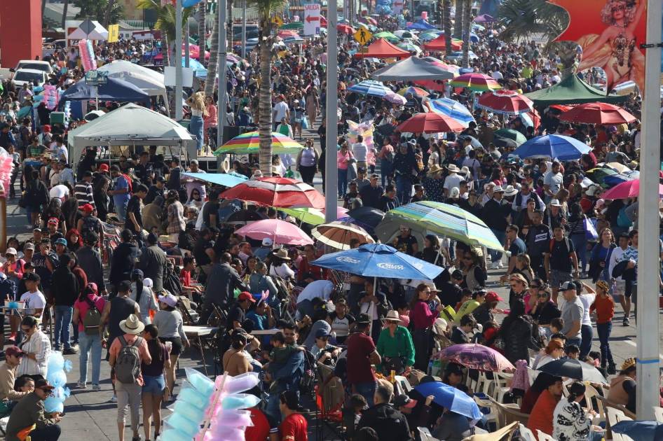 El malecón de Mazatlán está a reventar, donde miles disfrutarán del ...