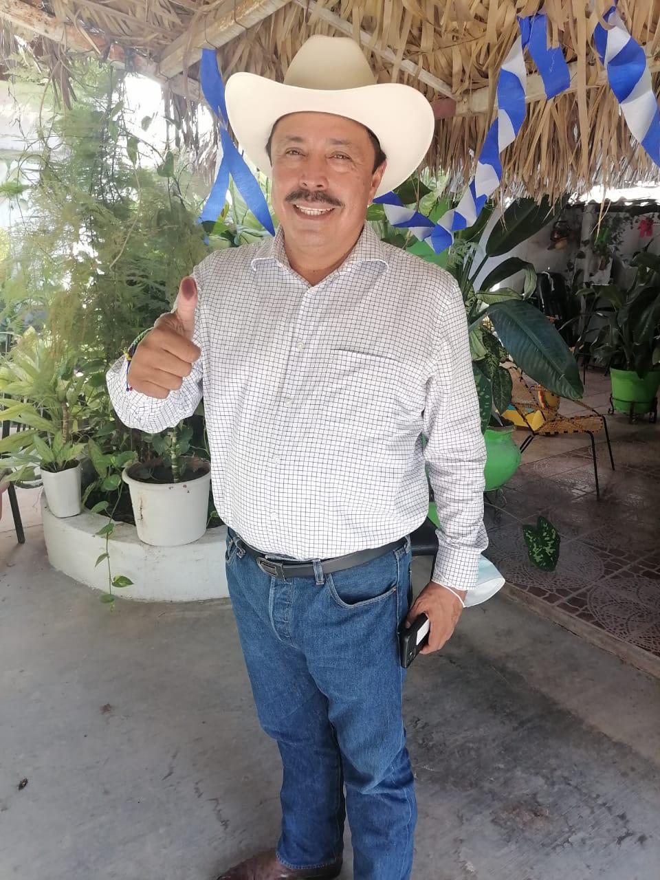 César Quevedo invita a navolatenses a emitir su voto