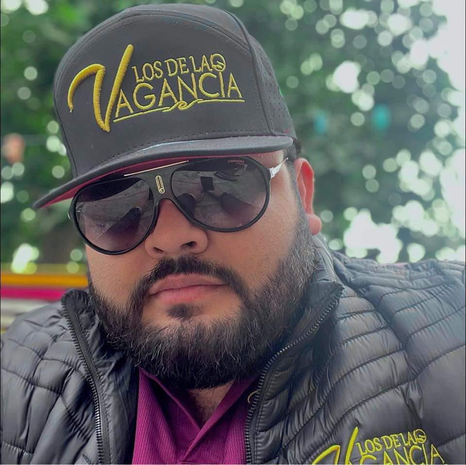 Canta el rosarense ‘Chacho Pardo’ junto a Grupo Firme en palenque de ...