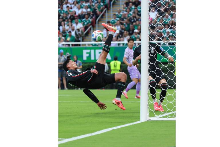 Edson Álvarez salva a México con espectacular chilena ante Corea del Sur